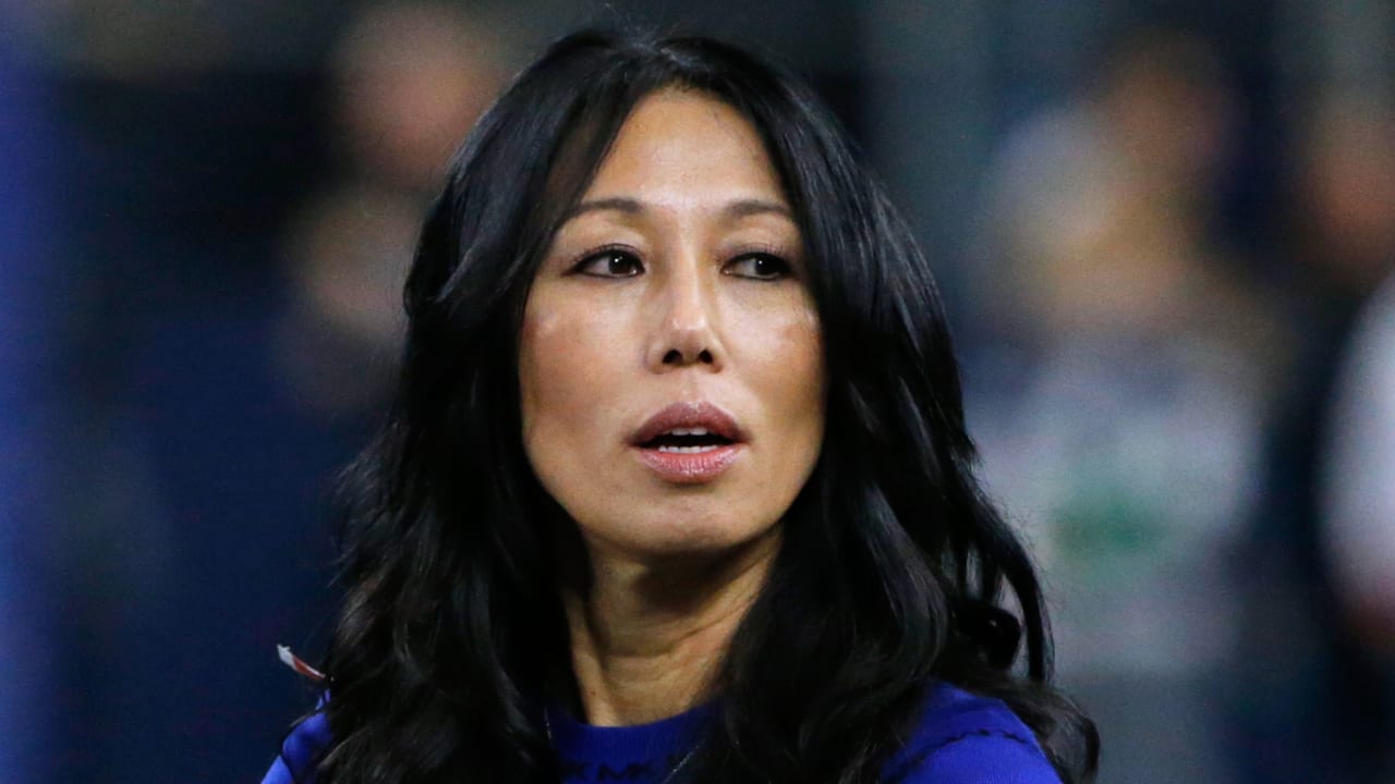 Bills co-owner Kim Pegula breaks team huddle in latest sign of her ...
