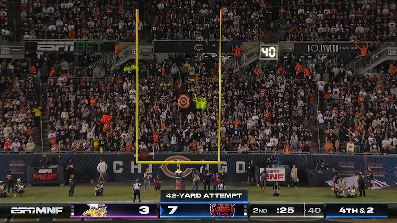 Chicago Bears kicker Cairo Santos skims the goal post for a 42-yard ...