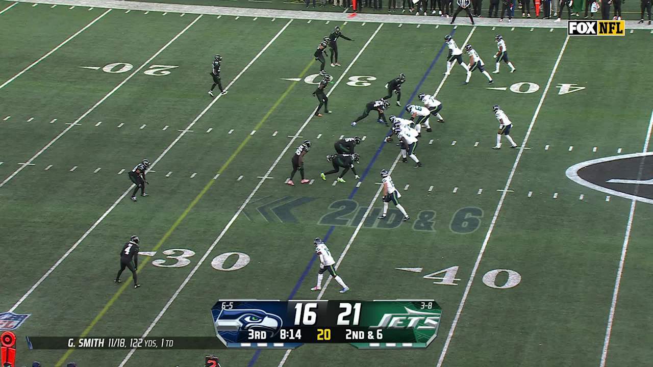 Quarterback Geno Smith's 30-yard deep pass to wide receiver DK Metcalf ...