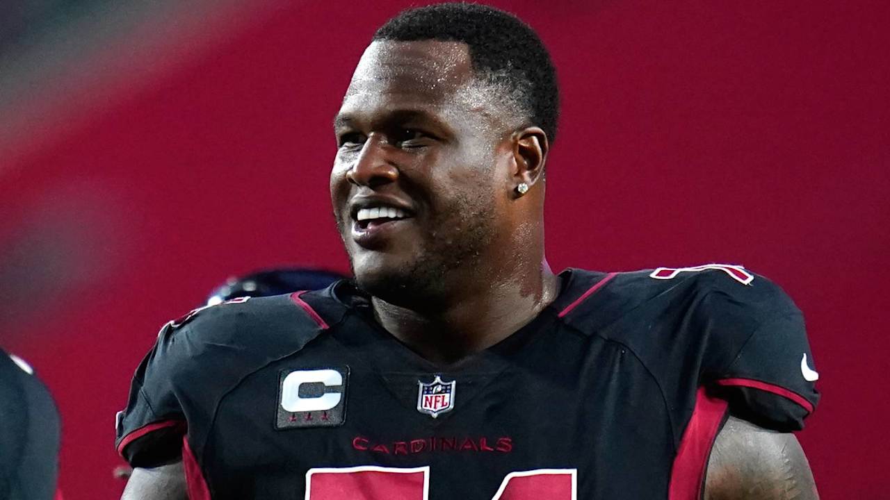 Chiefs to make another change at left tackle with D.J. Humphries ...