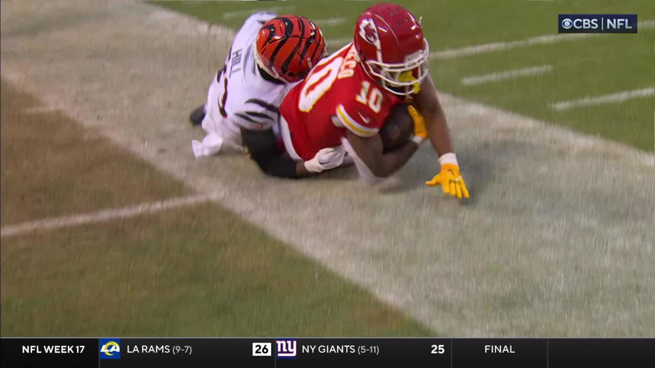 Kansas City Chiefs tight end Travis Kelce's block sparks running back ...