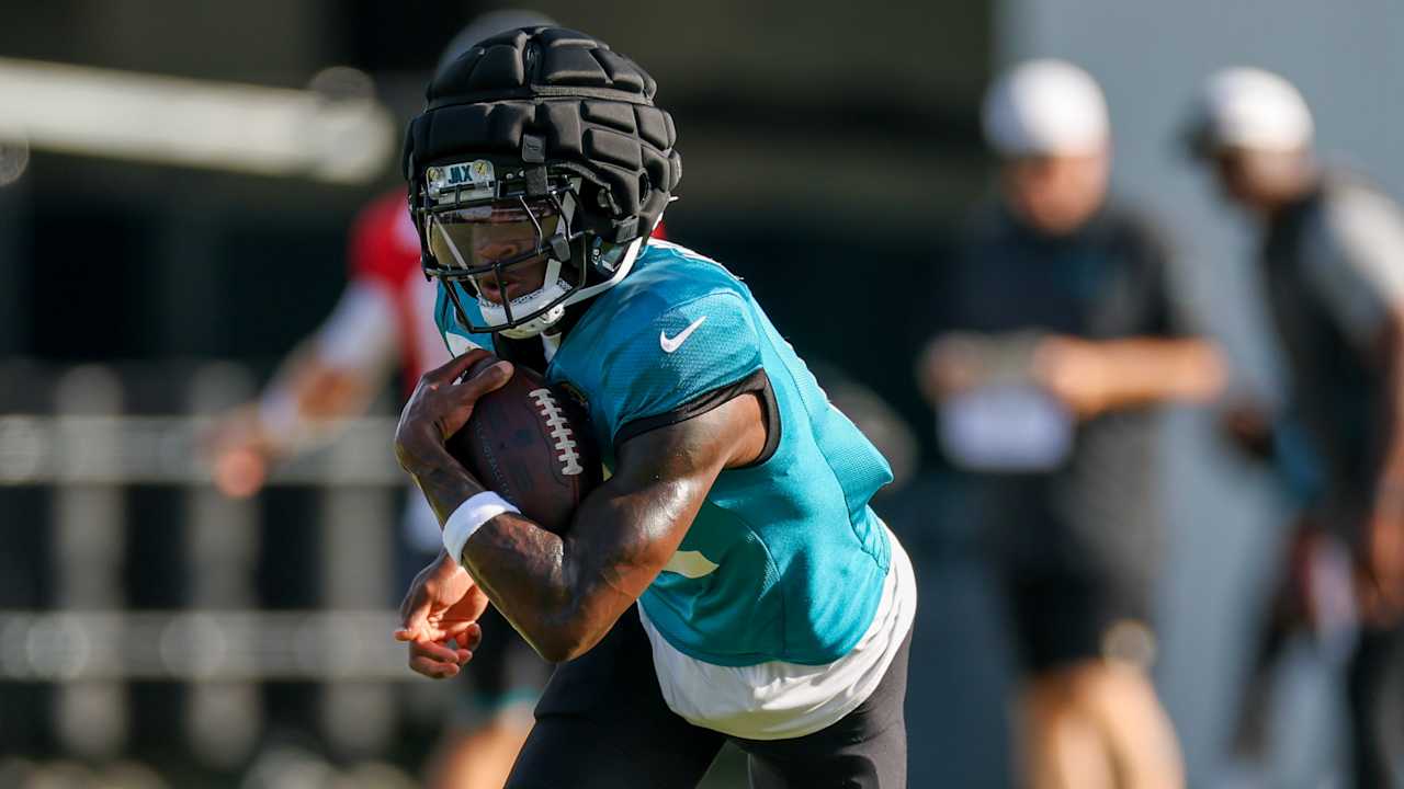Playing both sides of ball now part of Travis Hunter's regular routine ...