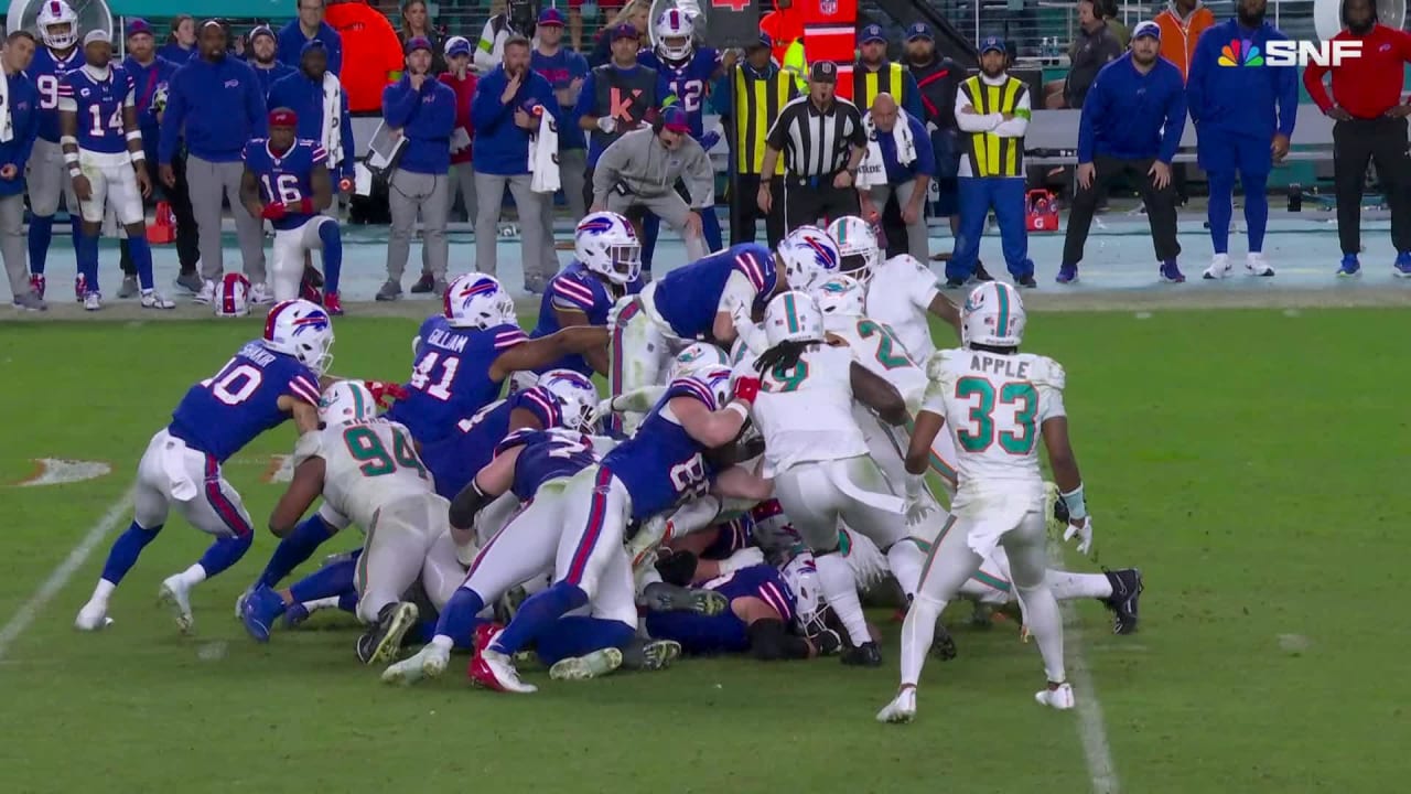 Miami Dolphins STONEWALL Buffalo Bills quarterback Josh Allen's QB sneak for a huge fourth-down stop