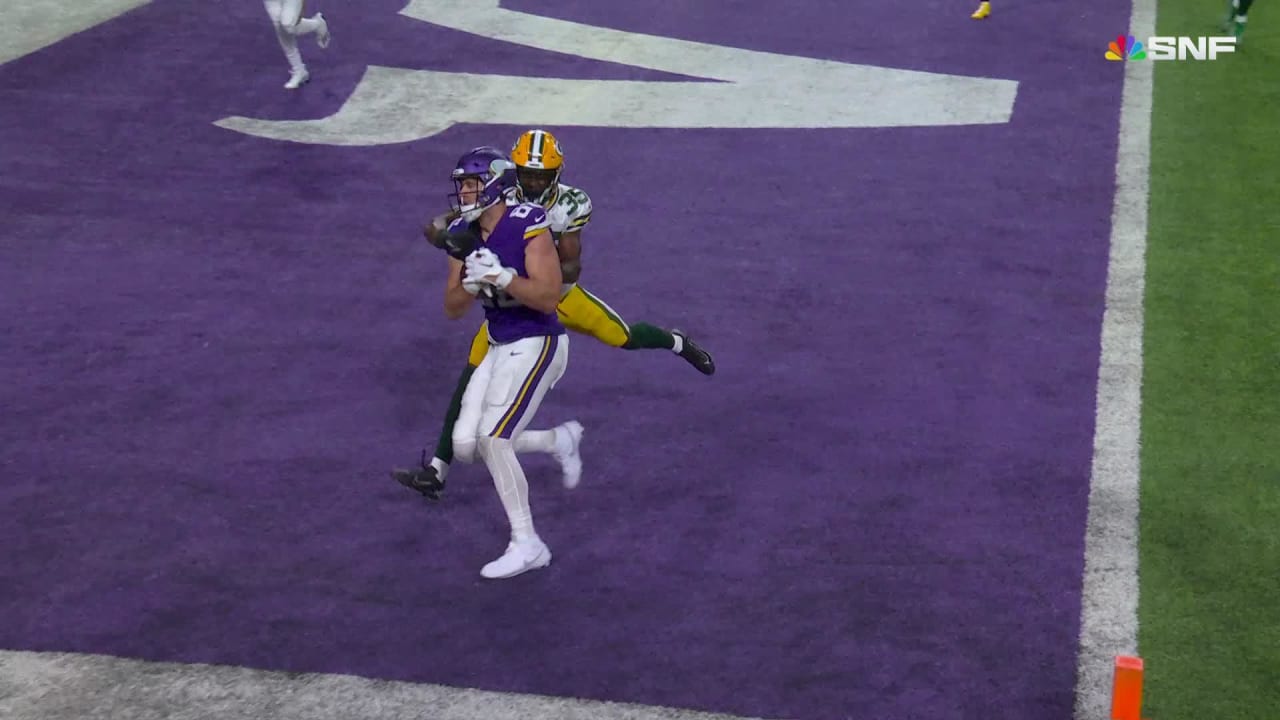 Minnesota Vikings tight end Johnny Mundt, quarterback Nick Mullens ...