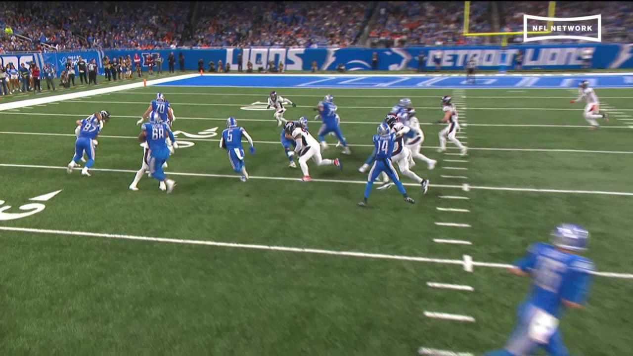 Detroit Lions running back David Montgomery trucks his way through ...