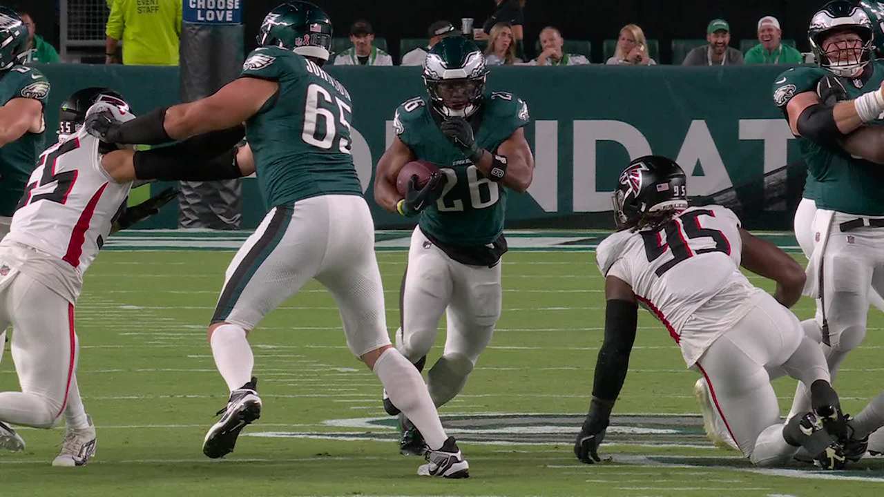 Philadelphia Eagles running back Saquon Barkley's juke move sends ...