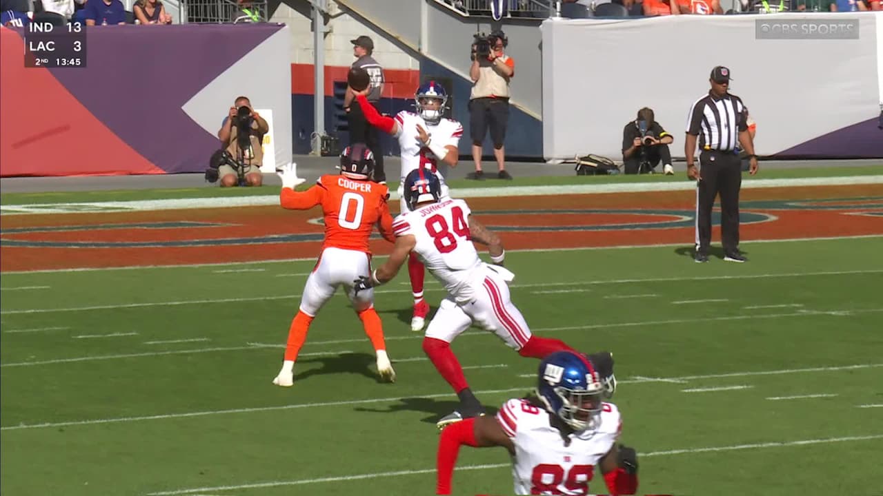 New York Giants quarterback Jaxson Dart's sidearm sling finds wide ...