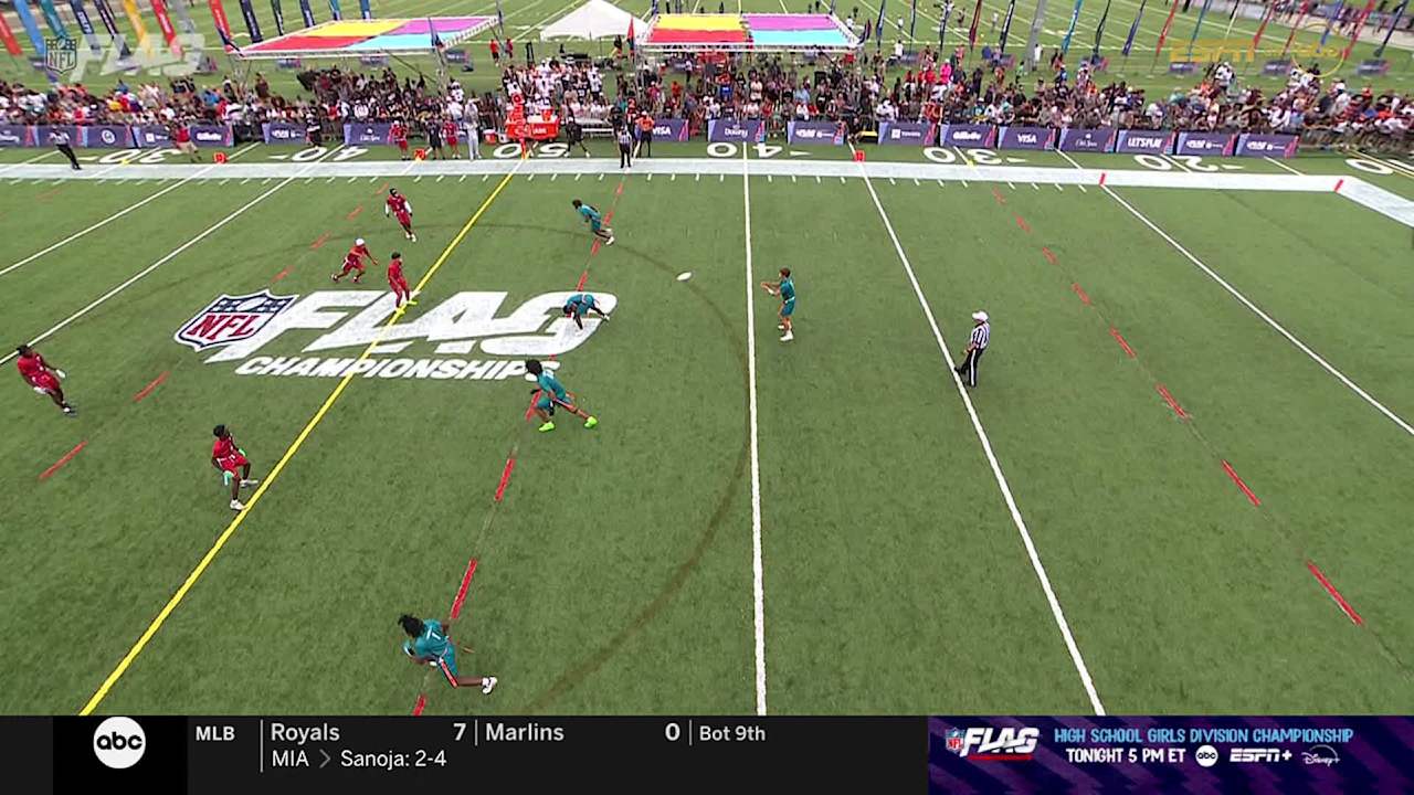 Jaguars Elite Jaguars wide receiver Jaiden Barnett secures the pass to ...