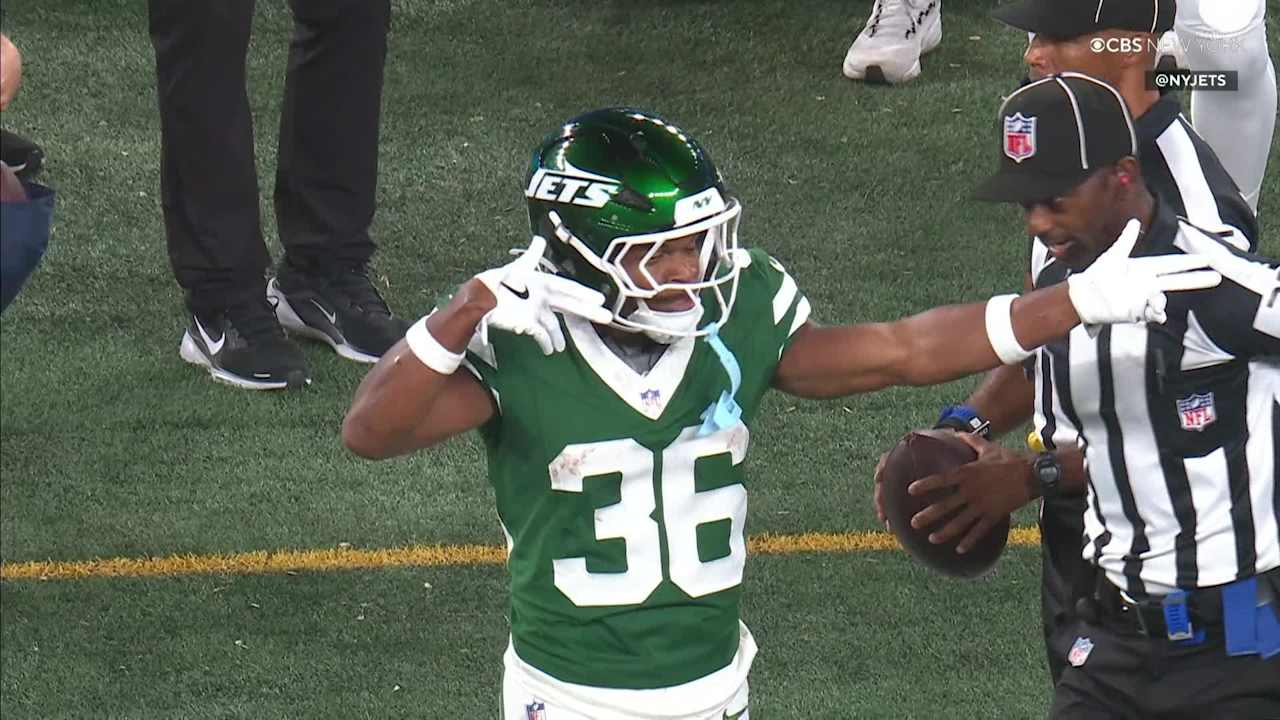 New York Jets quarterback Adrian Martinez connects with wide receiver ...