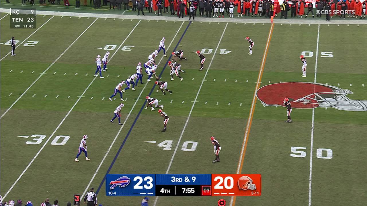 Cleveland Browns linebacker Carson Schwesinger speeds through for ...