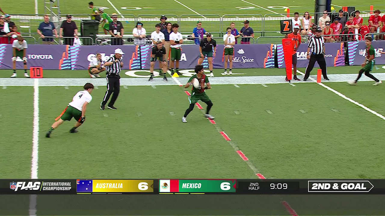 Team Mexico wide receiver Pablo Gómez reels in extra point