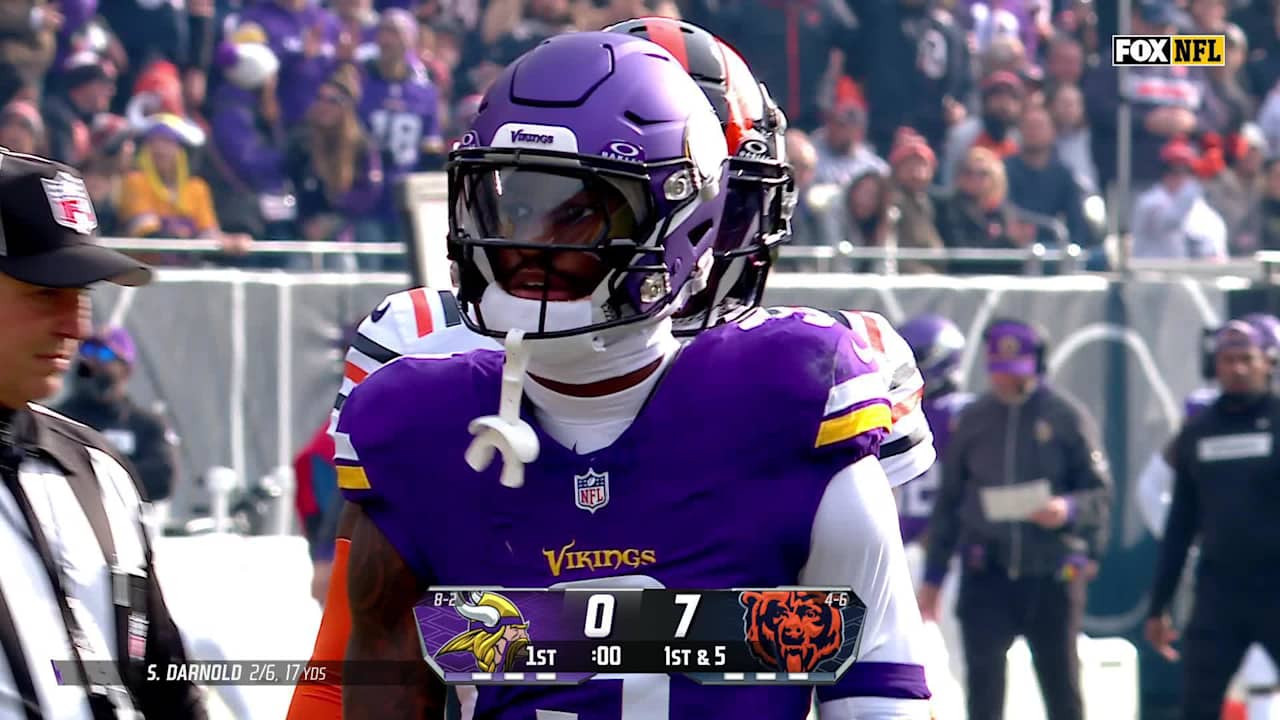 Minnesota Vikings quarterback Sam Darnold's 45-yard deep pass to wide ...