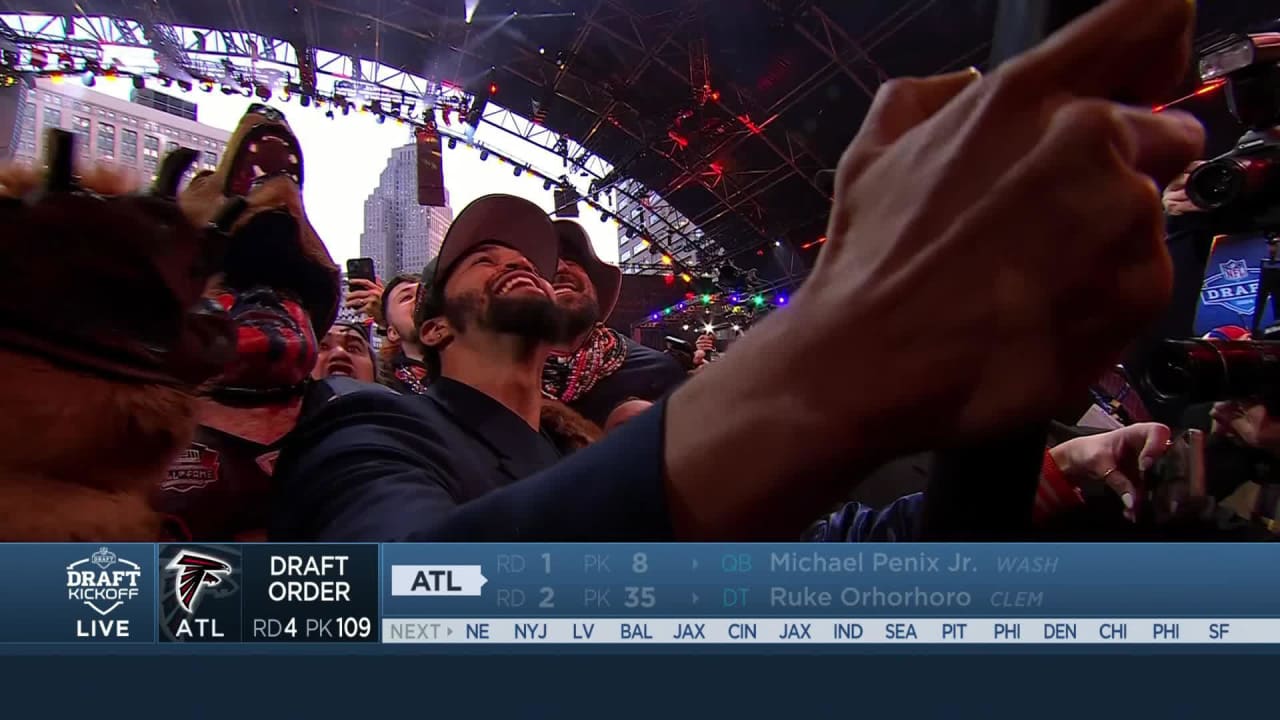 Chicago Bears quarterback Caleb Williams, wide receiver Rome Odunze ...