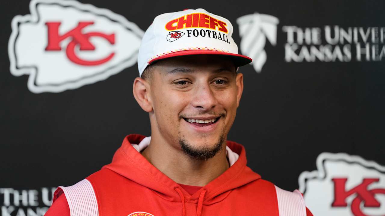 Chiefs QB Patrick Mahomes in 'good spot' with knee rehab, hopes to be ...