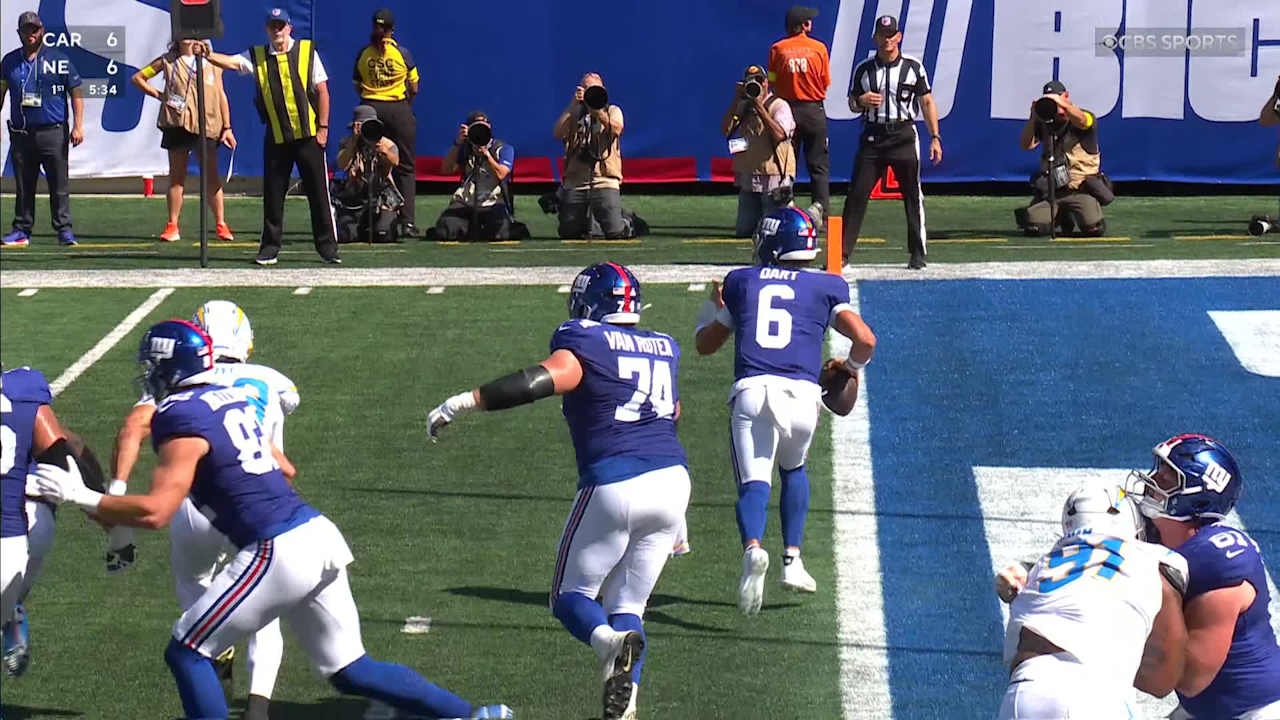 New York Giants rookie quarterback Jaxson Dart's mid-play communication ...