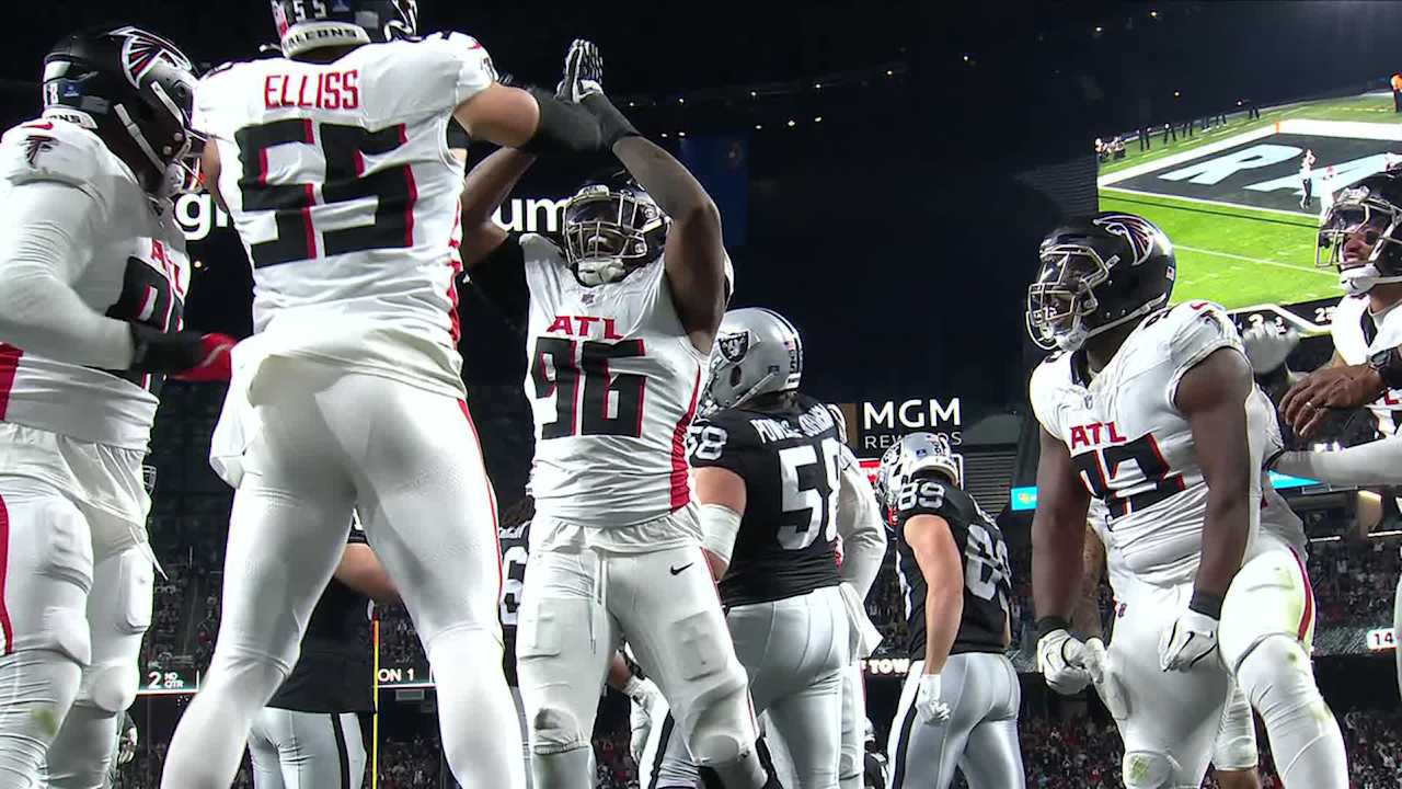 Flock of Atlanta Falcons' defenders force safety vs. Las Vegas Raiders