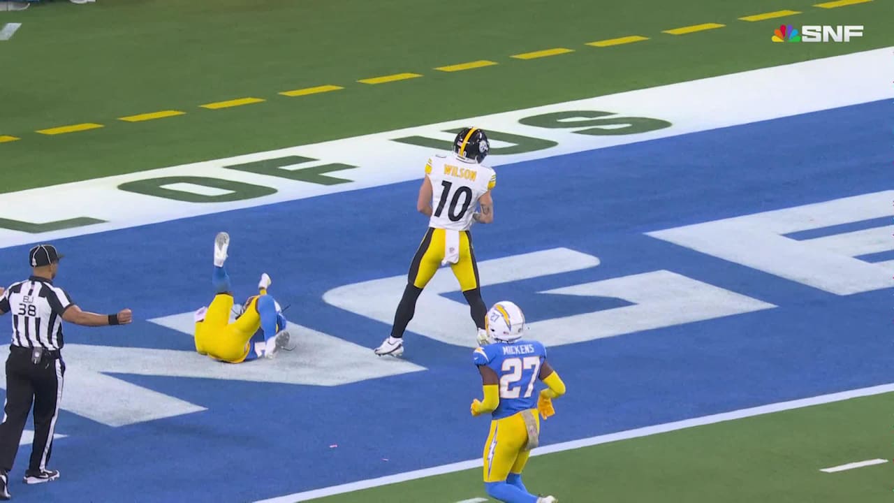 Pittsburgh Steelers quarterback Aaron Rodgers' 27-yard touchdown pass ...