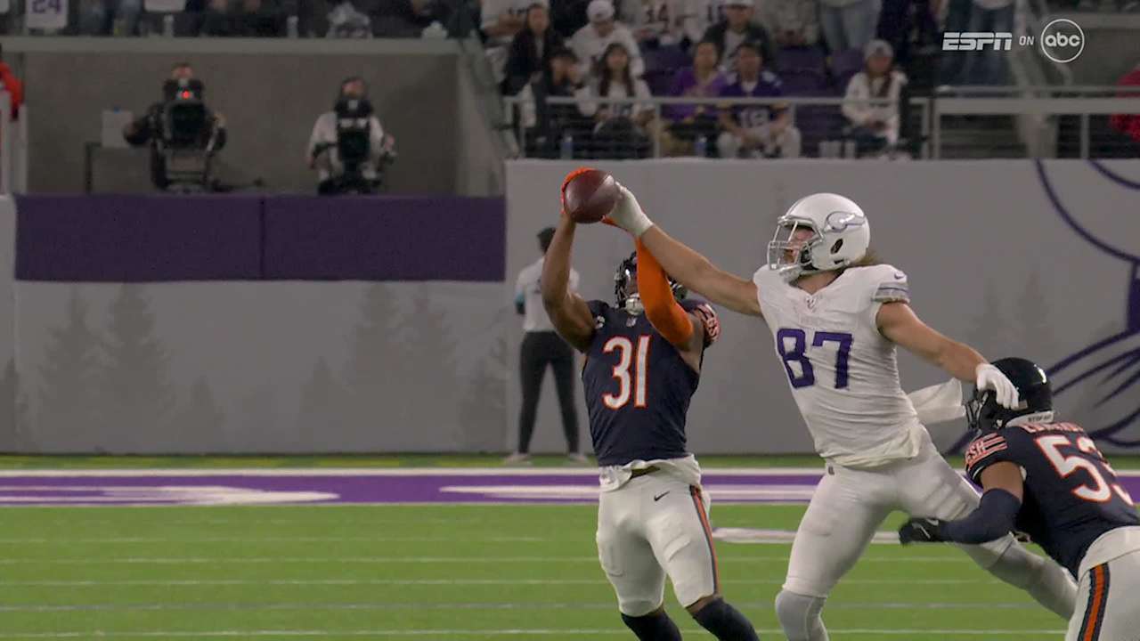 Minnestoa Vikings tight end T.J. Hockenson turns Chicago Bears free ...