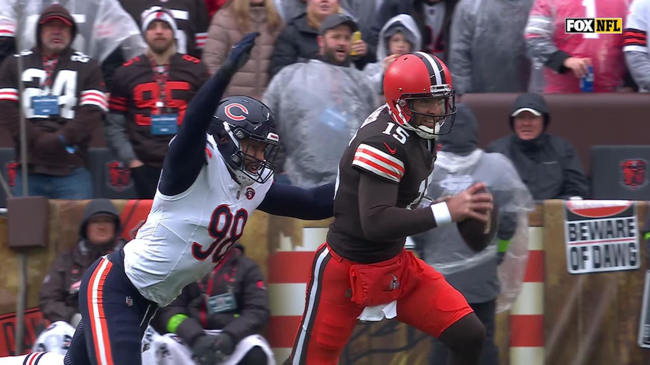 Chicago Bears defensive end Montez Sweat chases down Cleveland Browns ...