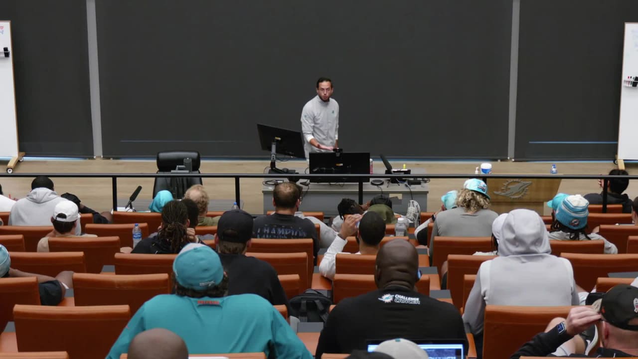 Dolphins head coach Mike McDaniel fired up as team takes center stage ...