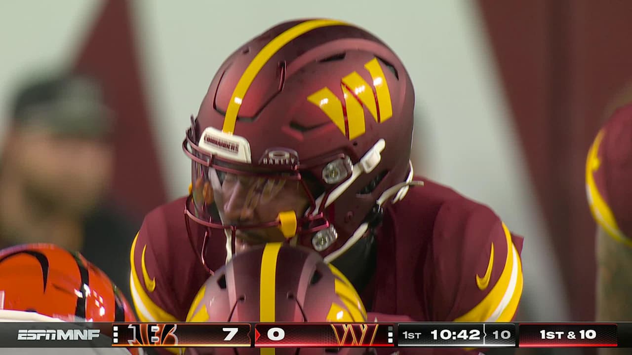 Washington Commanders wide receiver Deebo Samuel takes end around for ...