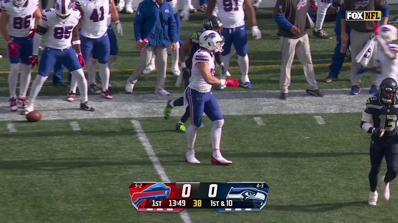 Buffalo Bills quarterback Josh Allen launches a dime to tight end ...