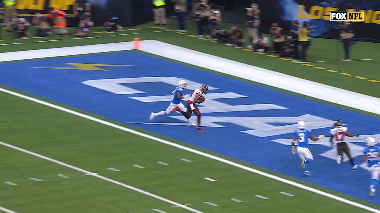 Tampa Bay Buccaneers quarterback Baker Mayfield hits wide receiver Mike ...