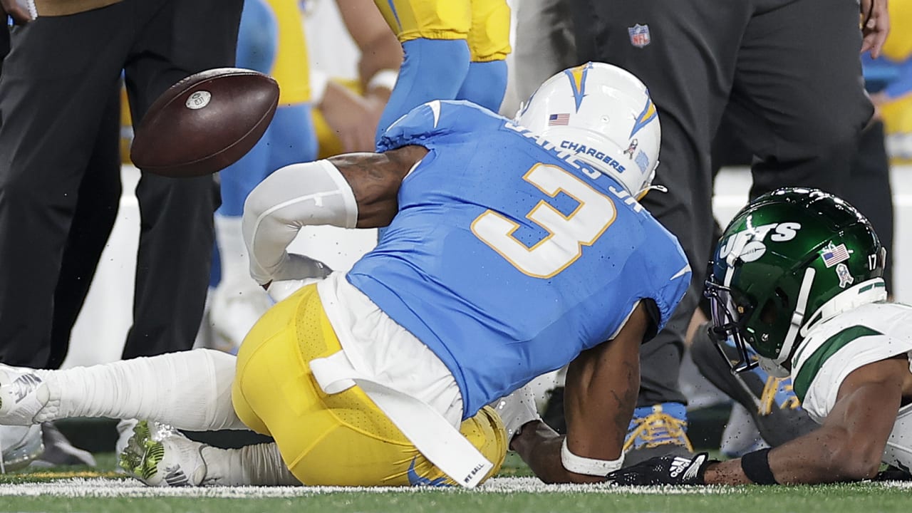 Los Angeles Chargers defensive back Derwin James scoops up New York ...