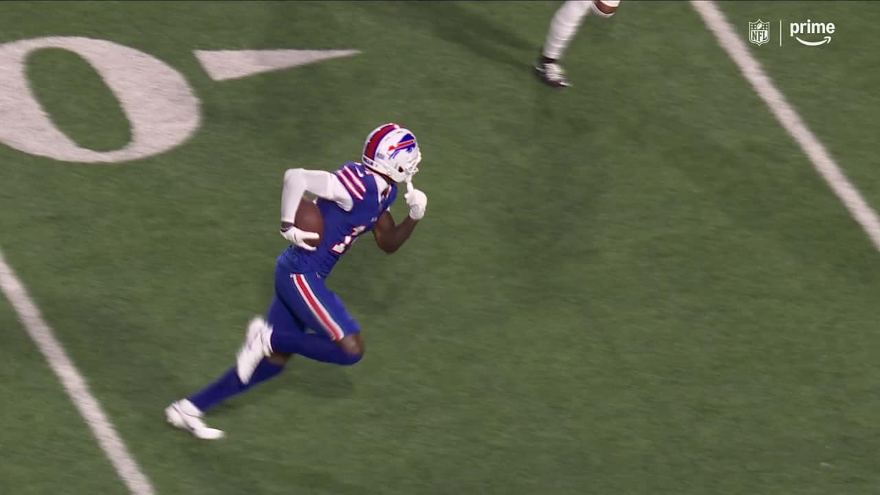 Buffalo Bills wide receiver Tyrell Shavers shivers down sideline on 17 ...