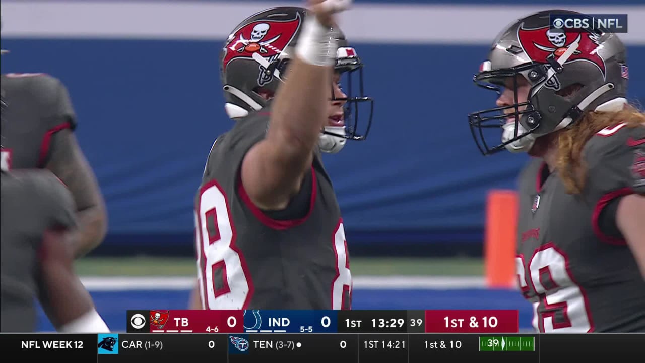 Tampa Bay Buccaneers tight end Cade Otton jukes past Indianapolis Colts ...