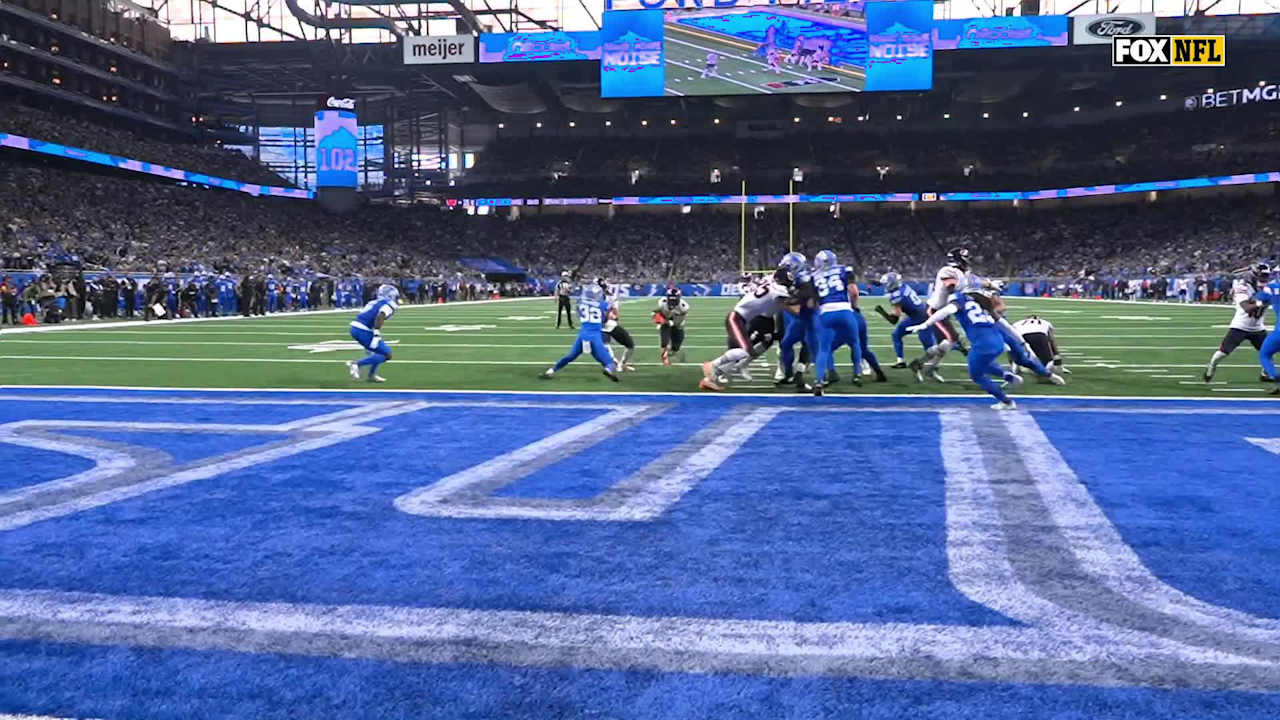 Chicago Bears running back D'Andre Swift rushes untouched for TD vs. former team