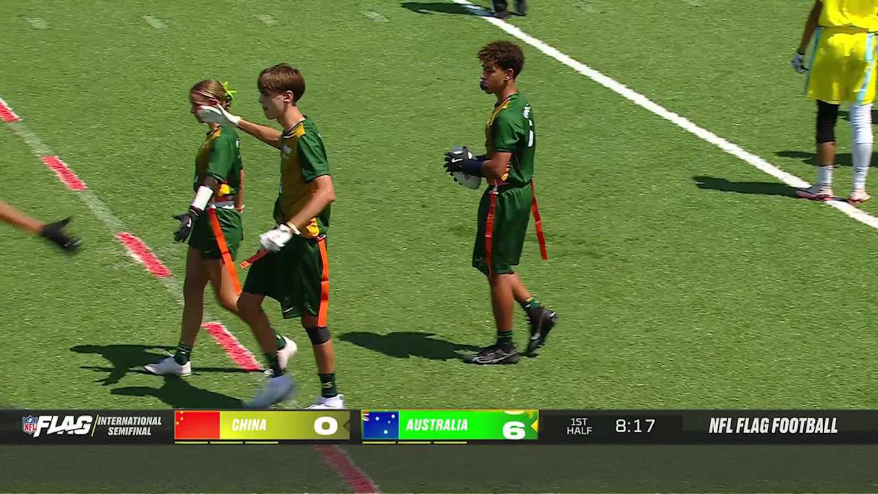 Australia's first touchdown of game comes from quick shovel pass