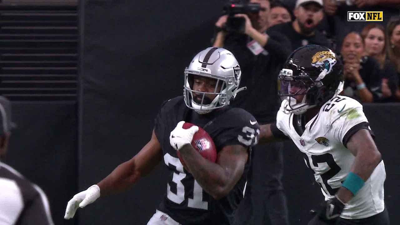 Las Vegas Raiders running back Raheem Mostert's 54-yard kickoff return ...