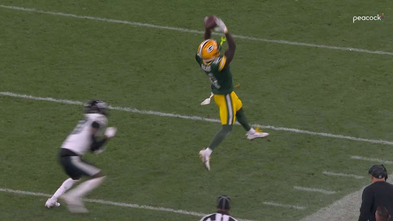 Green Bay Packers quarterback Jordan Love flees pocket to uncork 33 ...
