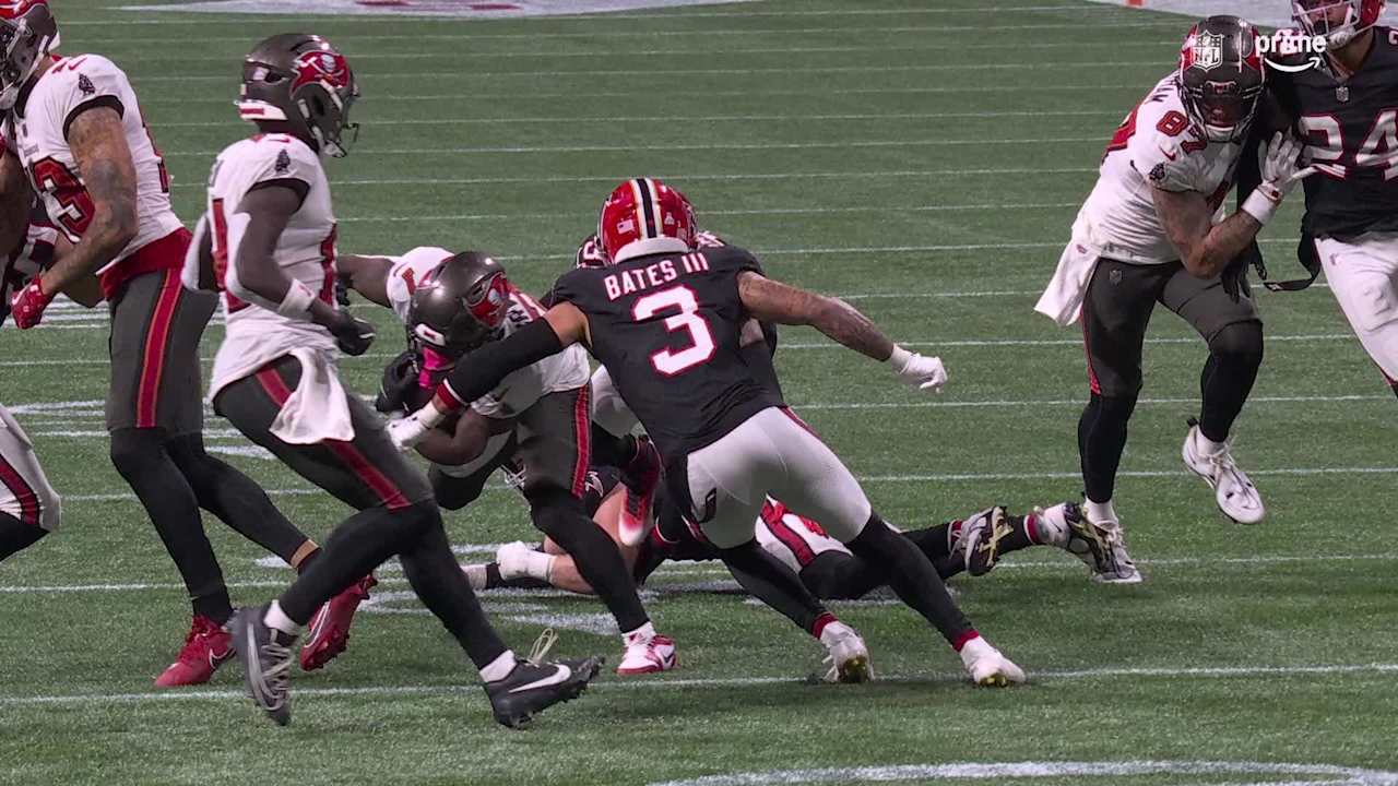 Atlanta Falcons safety Jessie Bates III forces a critical fumble from ...