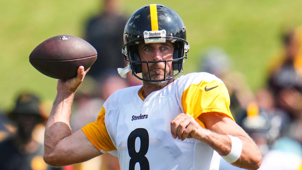 Steelers QB Aaron Rodgers doesn't like new helmet, says 'it looks like ...