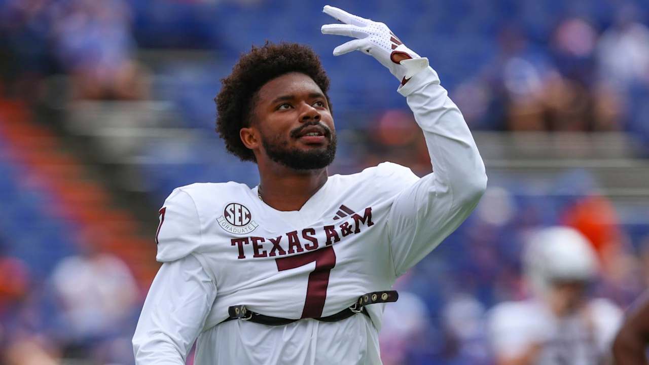 NFL news roundup: Carolina signing Muhsin 'Moose' Muhammad III, son of longtime Panthers WR