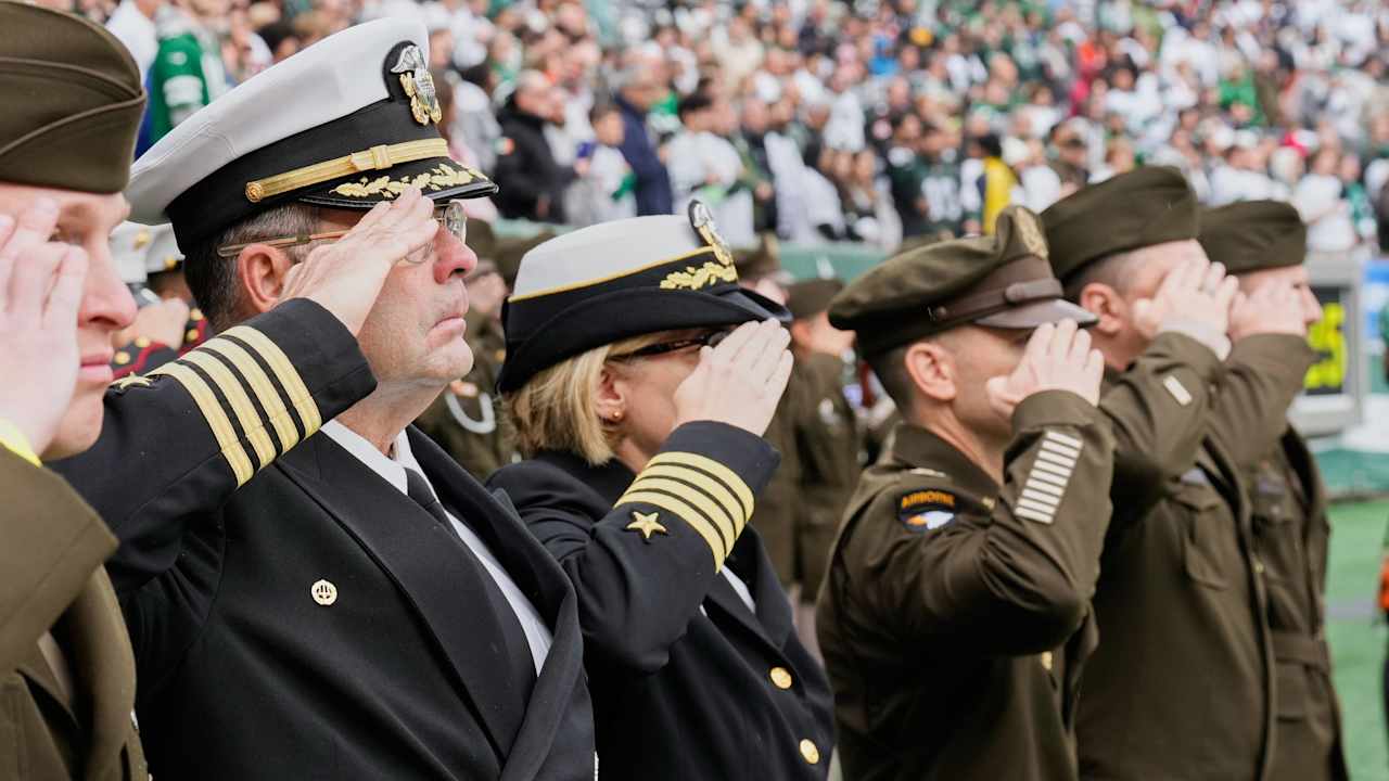 NFL community honors military on Veterans Day