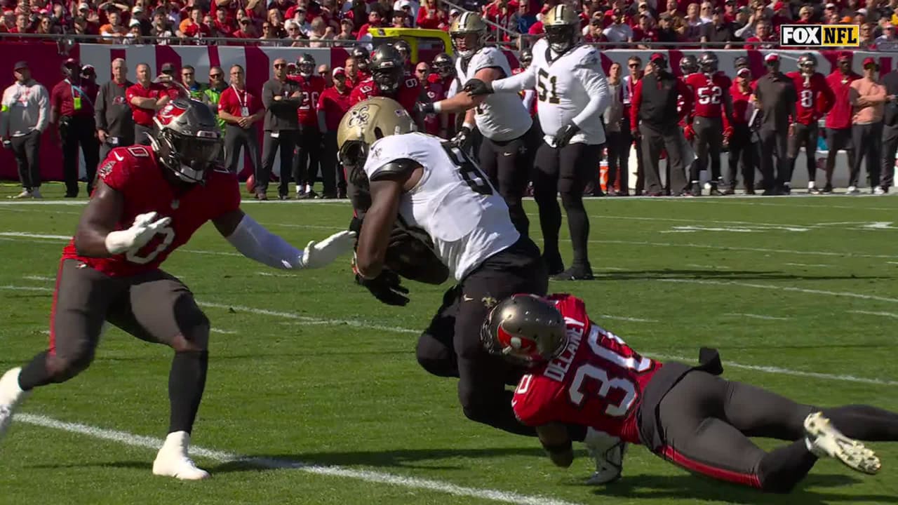 New Orleans Saints quarterback Derek Carr's 4-yard touchdown dart to ...