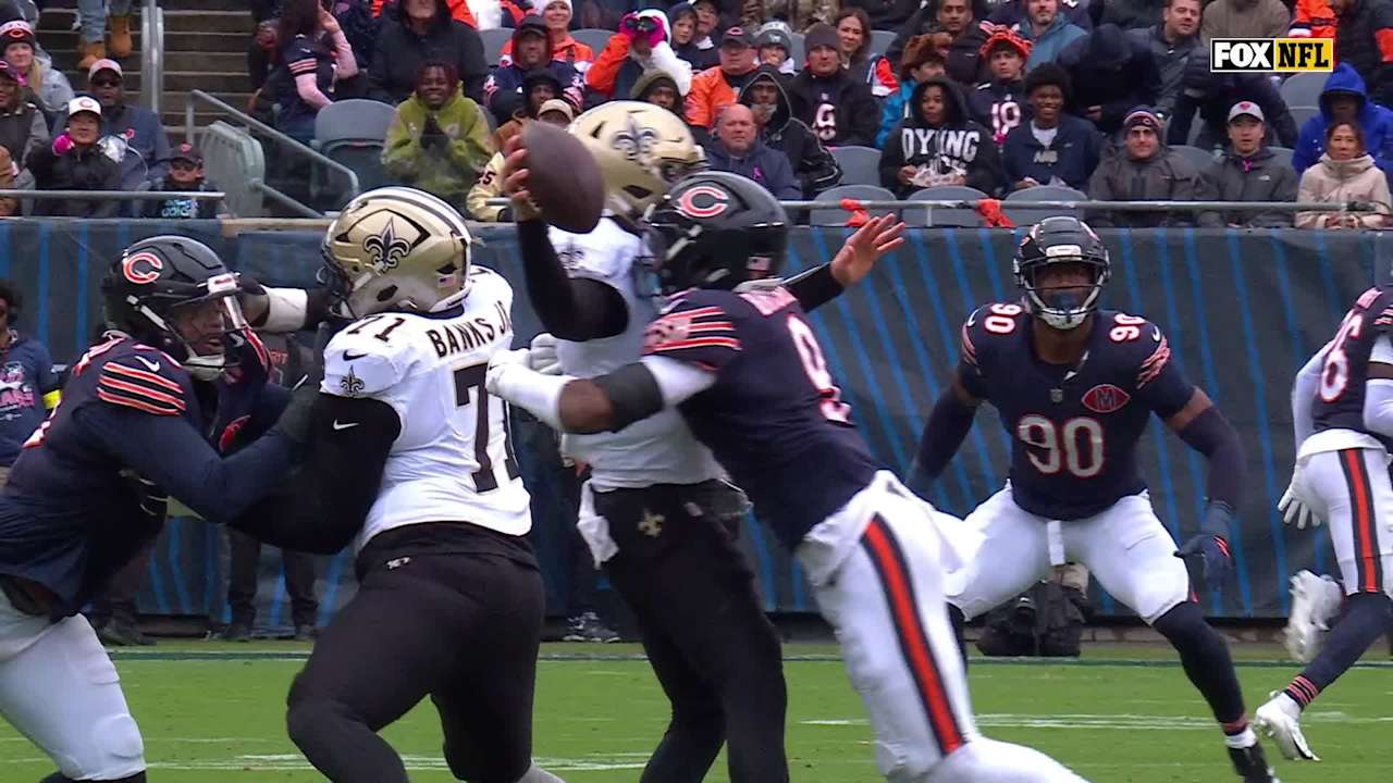 Chicago Bears defensive back Jaquan Brisker engulfs New Orleans Saints ...