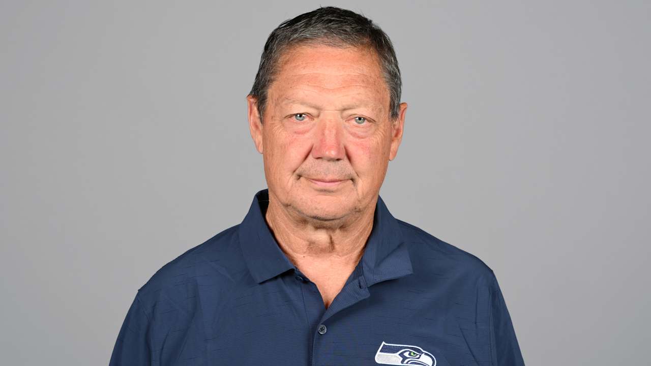 NFL news roundup: Raiders hire Rick Dennison as their OL coach