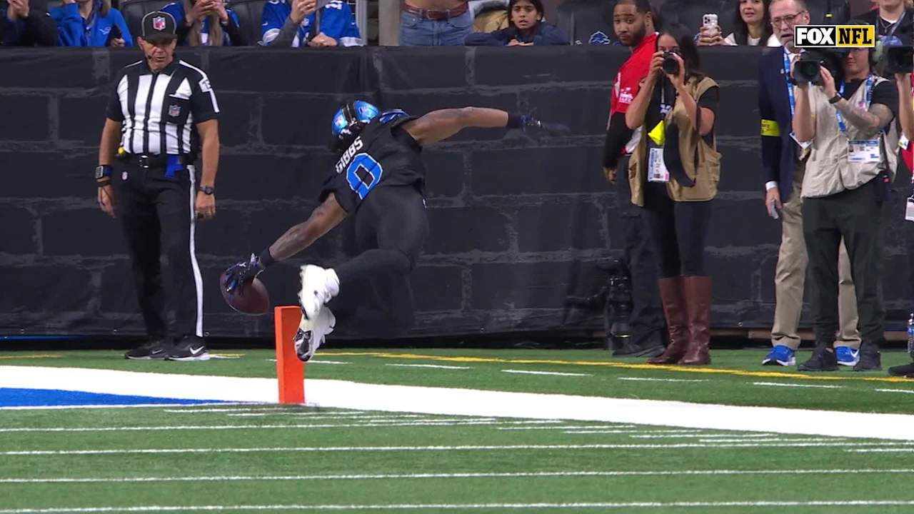 Pylon-reach touchdown! Detroit Lions running back Jahmyr Gibbs reaches ...
