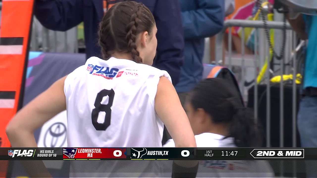 Julia Daly makes catch with trickery on first play