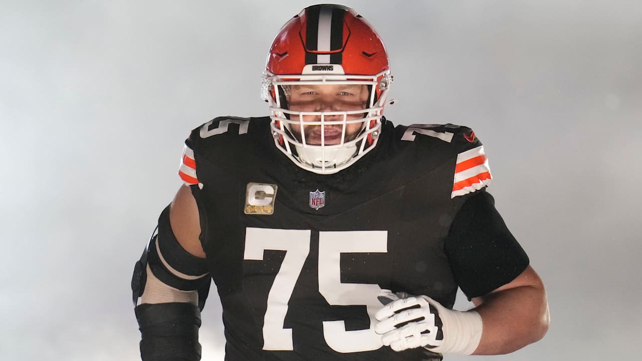 Browns guard Joel Bitonio 'still working through' whether he'll play in ...