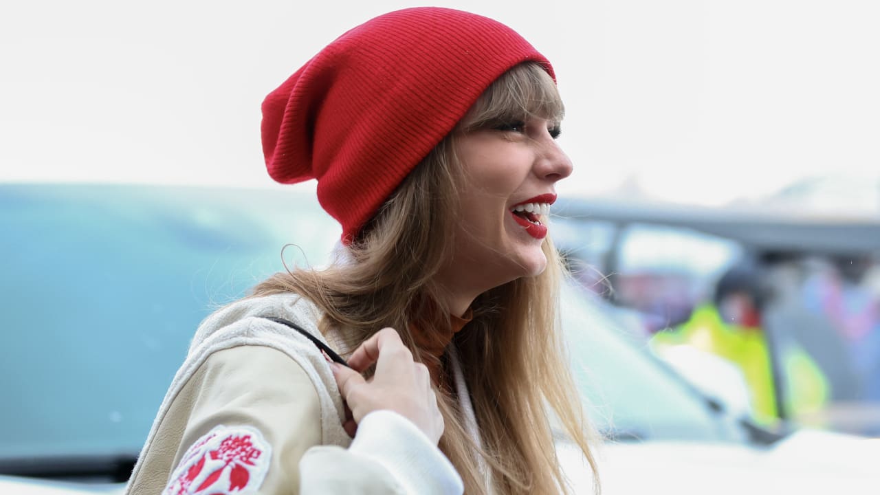 Taylor Swift arrives in Las Vegas ahead of Super Bowl LVIII