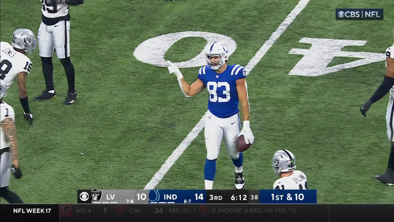 Indianapolis Colts quarterback Gardner Minshew throws over the middle ...