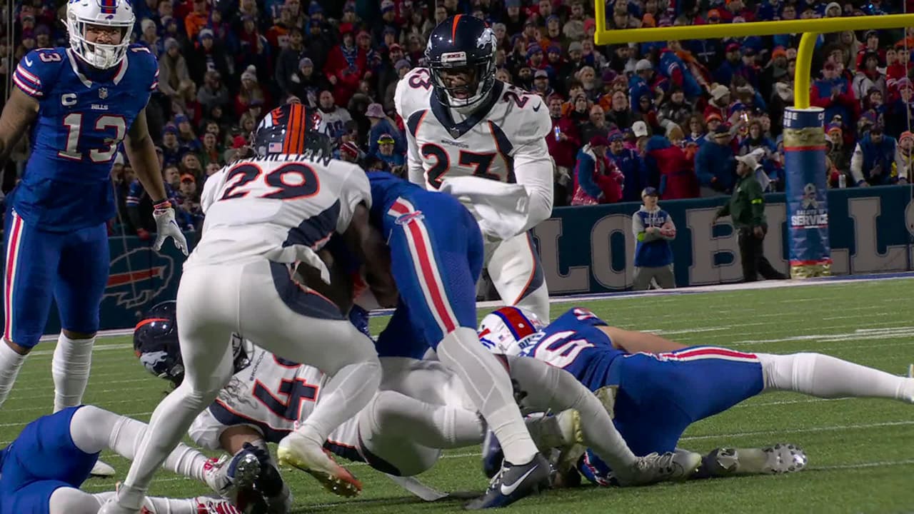 Buffalo Bills' first snap leads to turnover to open 'Monday Night Football'