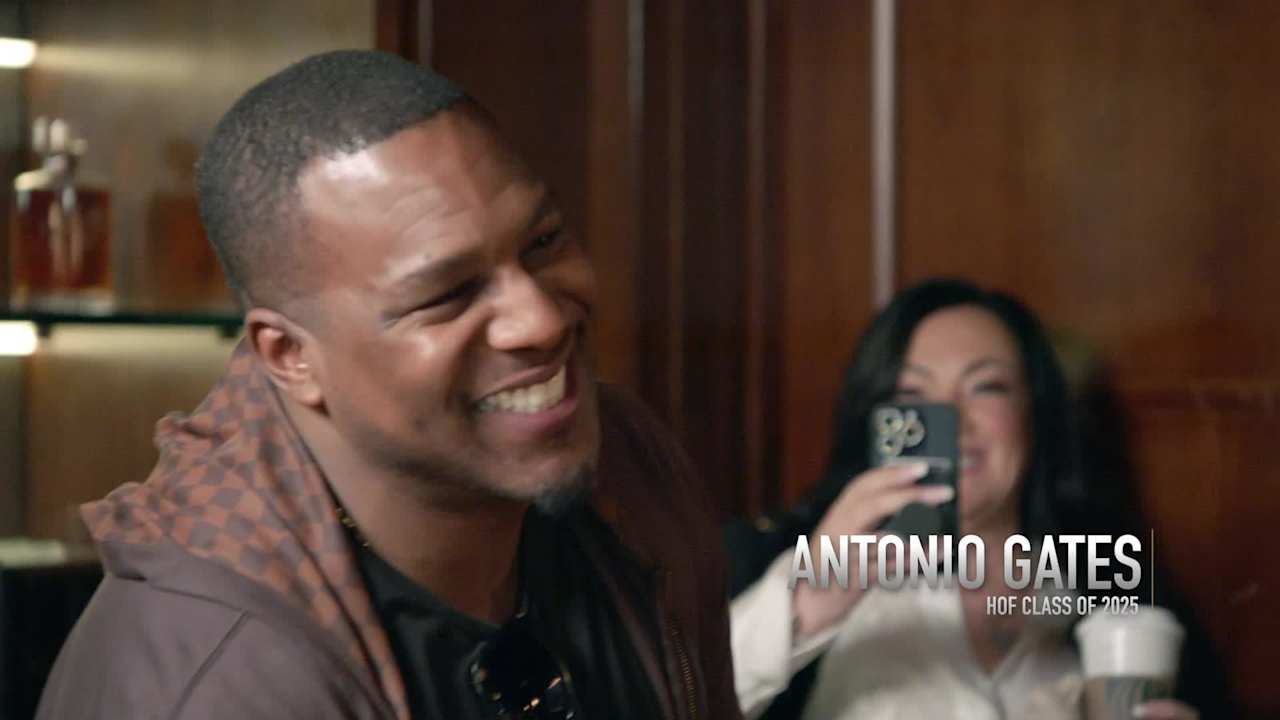 San Diego Chargers tight end Antonio Gates receives Hall of Fame door ...