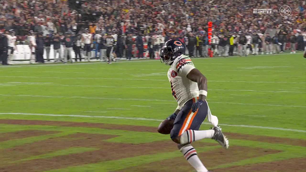 Can't-Miss Play: 55-yard touchdown! Chicago Bears running back D'Andre Swift breaks a tackle to ...