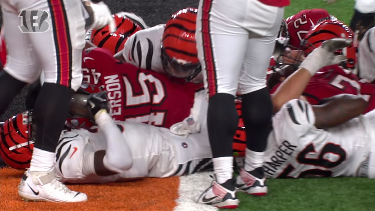 Tampa Bay Buccaneers running back Ramon Jefferson plows his way through ...